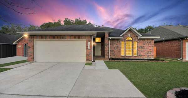 Stunning 4BD 2BA Home For Sale in Houston